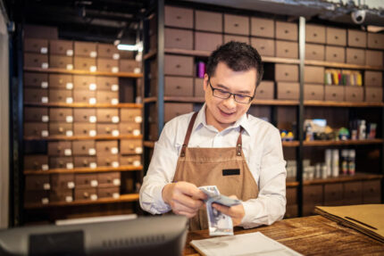 What are cash handling procedures | How to handle them better