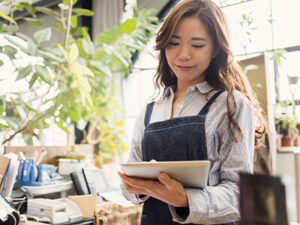 What is retail SWOT analysis? Copy these 3 examples